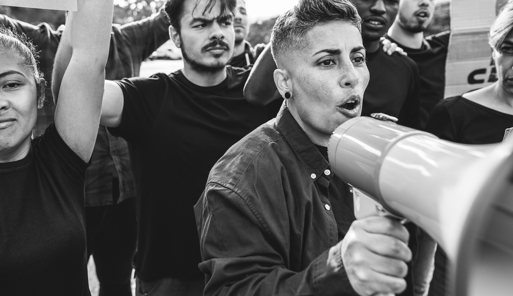 LA Mayor Karen Bass just compared the ICE riots to drunk Lakers fans ...